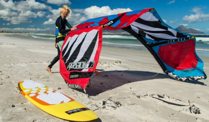 Escuela de kitesurf Tarifa - Cursos Kite con Radio Walkies! Abierto ...